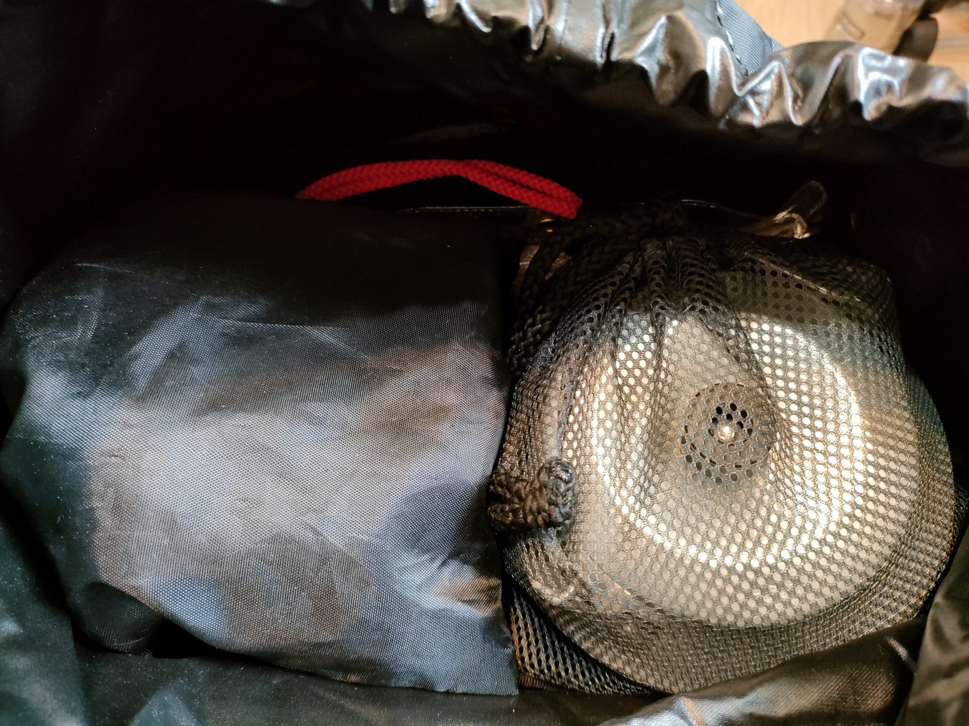 ソロキャンプのバックパックメイン容量は30Lで十分！実際の見た目とパッキングも紹介｜バイクキャンプツーリングブログ | とことこばいく。