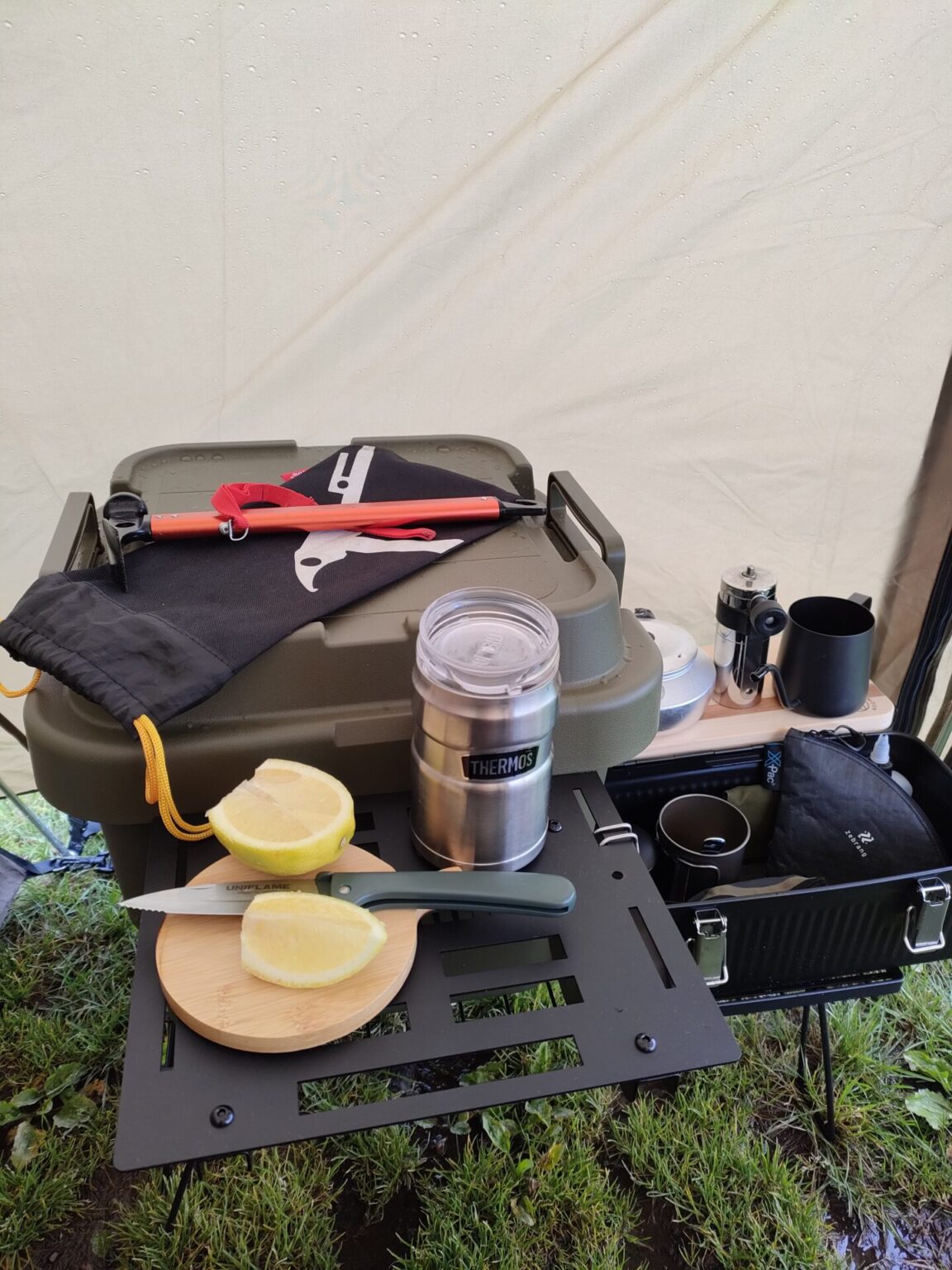 ソロキャンプにゴードンミラートランクカーゴ30l最強説！？無骨に使いやすくカスタムも | とことこばいく。